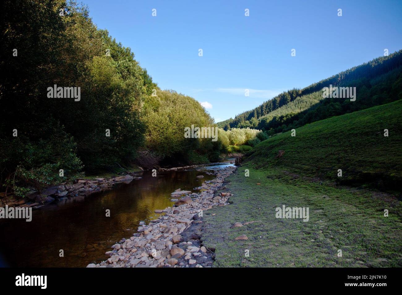 Ladybower reservoir summer 2022 hi-res stock photography and images - Alamy