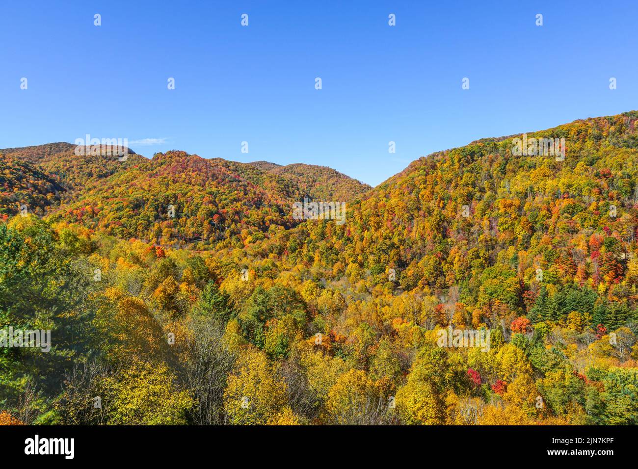 Appalachian mountains blue sky hi-res stock photography and images - Alamy