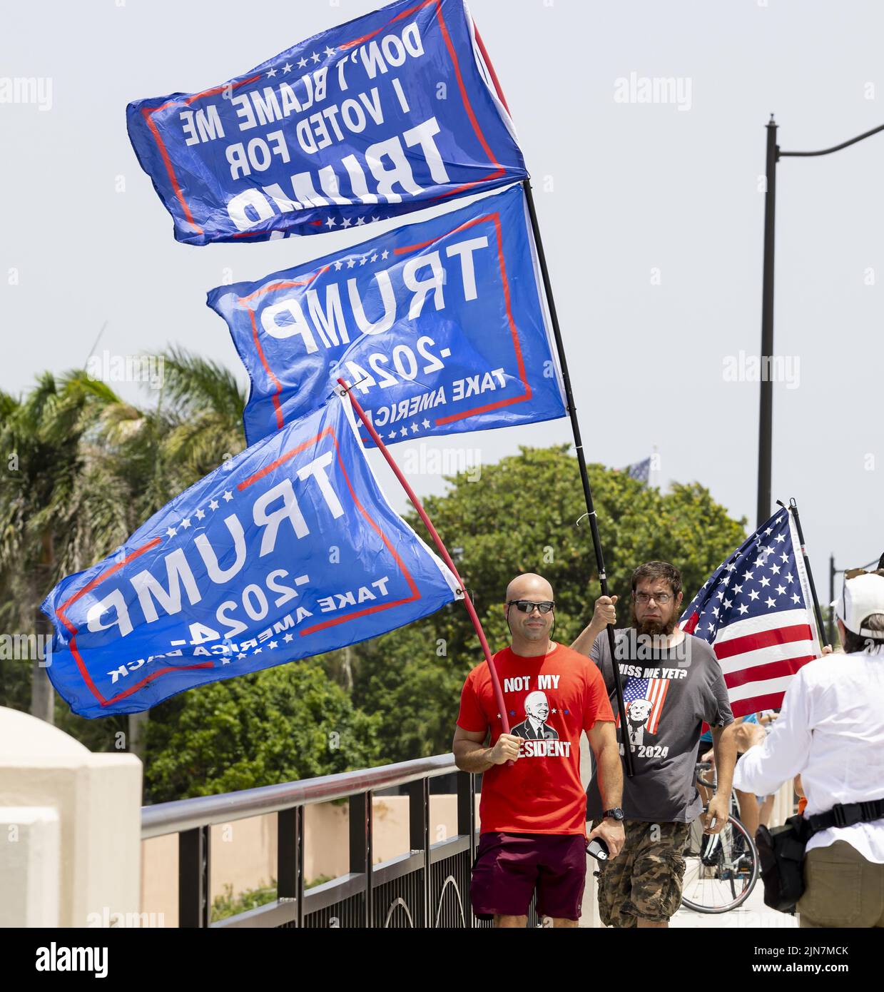 Palm Beach, United States. 09th Aug, 2022. Trump supporters protest on ...