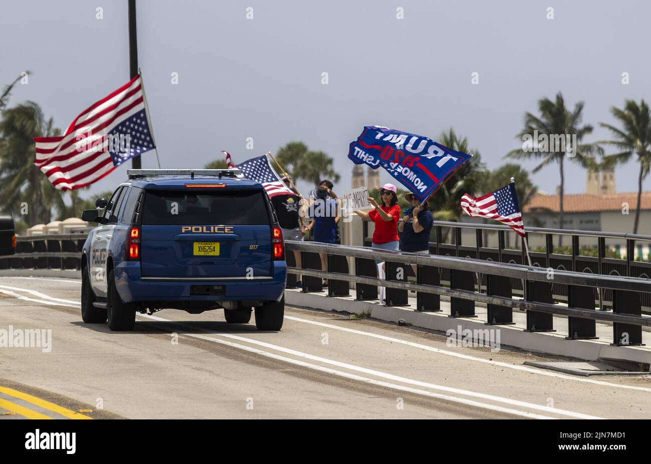 Palm Beach, United States. 09th Aug, 2022. Trump supporters protest on ...