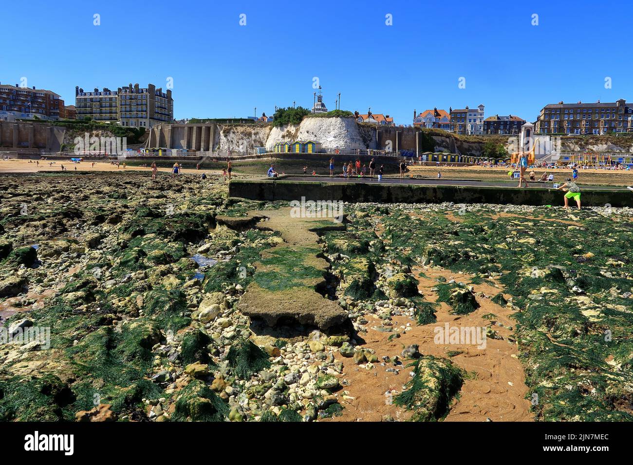 Rockpools and sandy beaches at Broadstairs Stock Photo - Alamy