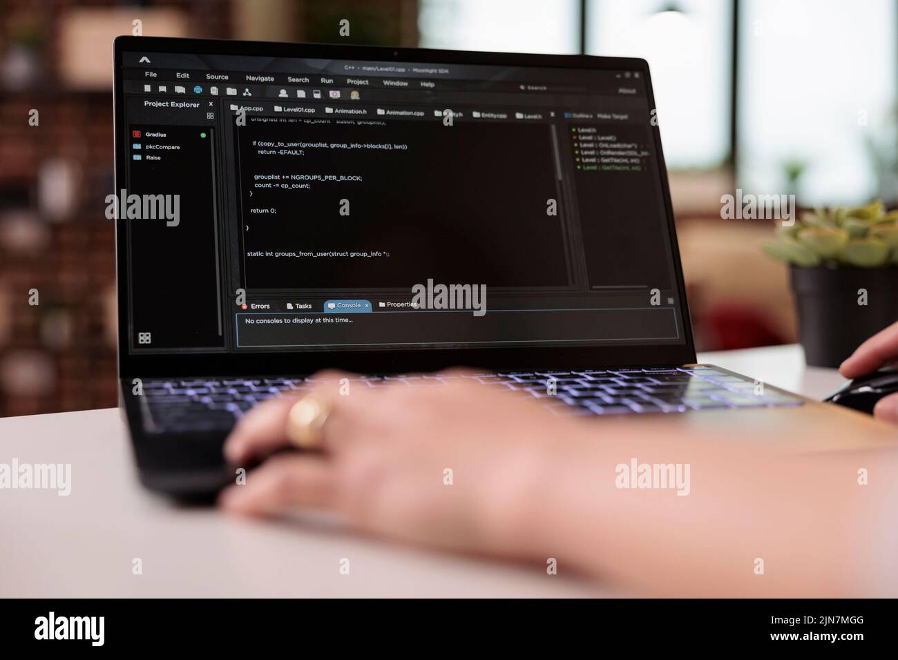 Html source code close hi-res stock photography and images - Alamy
