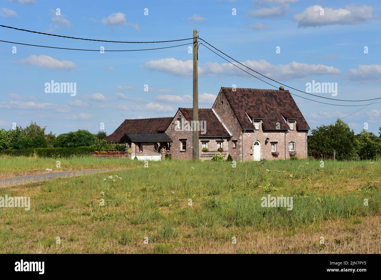 an old farm house in the countryside in the daylight Stock Photo - Alamy