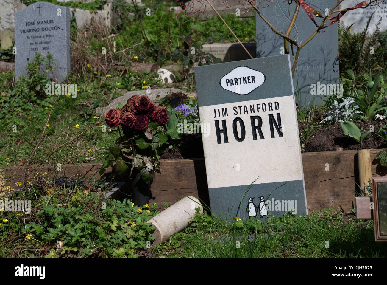 Highgate cemetery - London Stock Photo - Alamy
