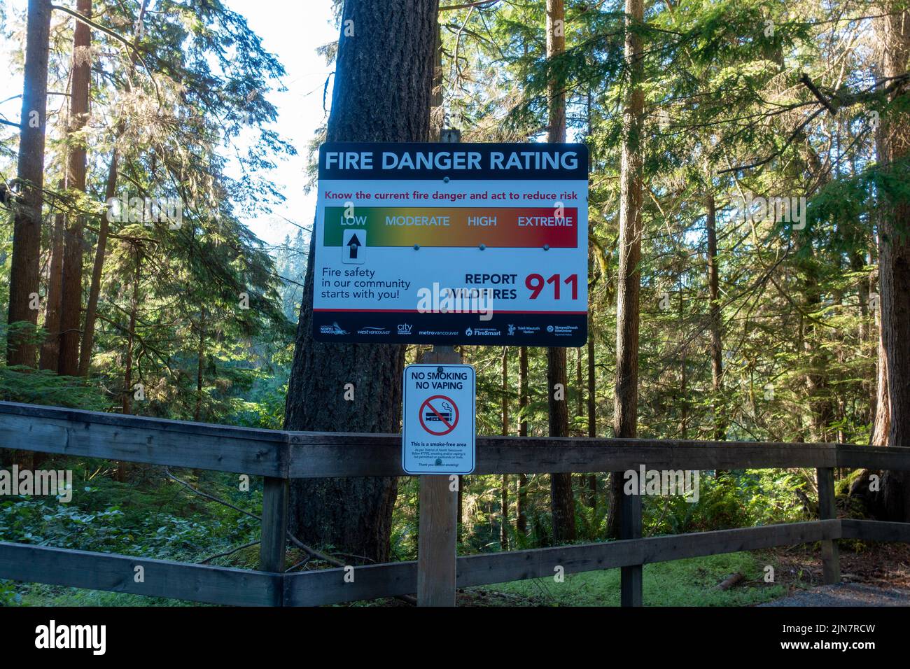 Warning sign in lynn canyon park hi-res stock photography and images ...