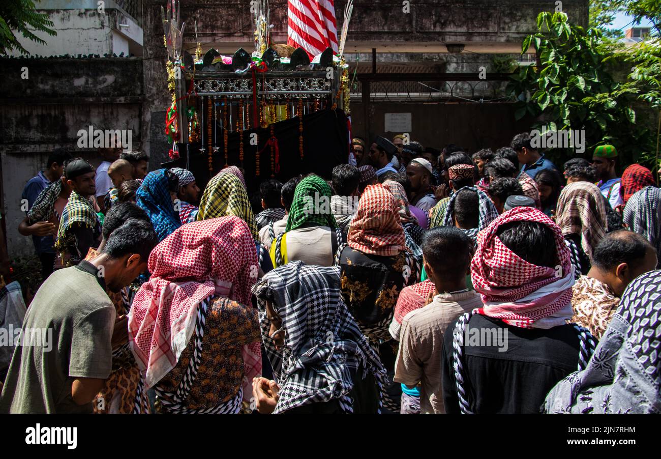 Bangladesh. 09th Aug, 2022. Bangladeshi Shia Muslims march and carry ...