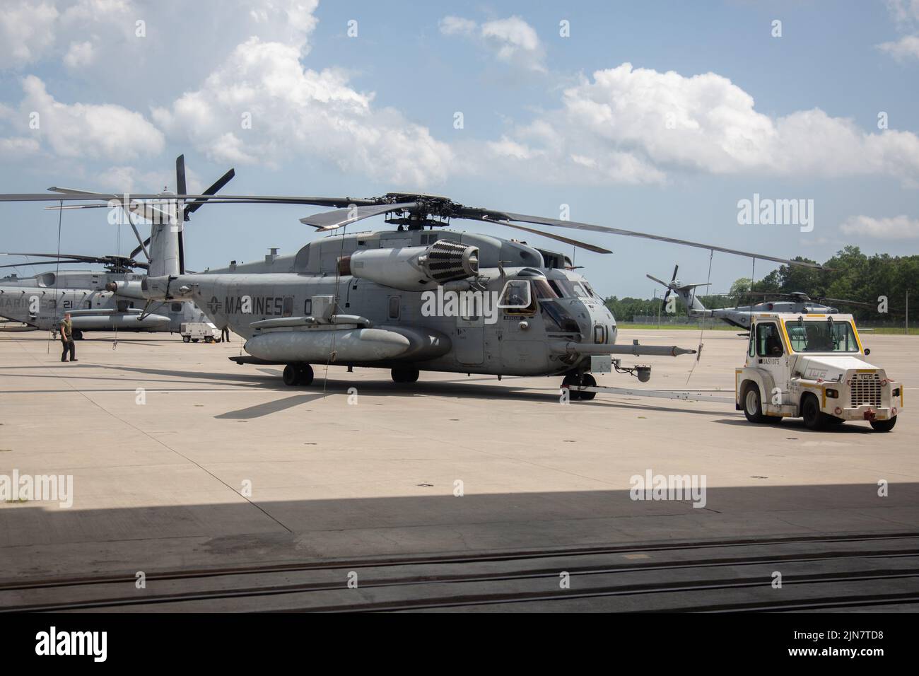 U.S. Marines with Marine Heavy Helicopter Training Squadron (HMHT) 302 ...