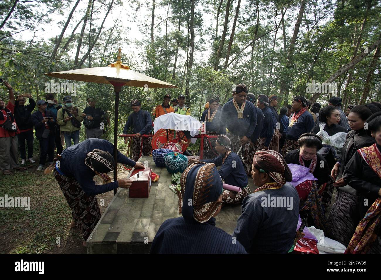 Indigenous javanese men hi-res stock photography and images - Alamy
