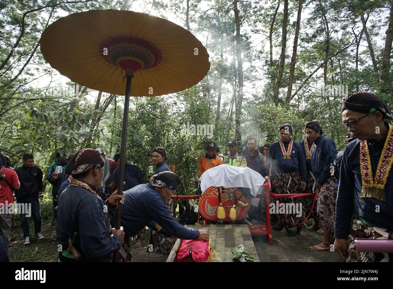 Indigenous javanese men hi-res stock photography and images - Alamy