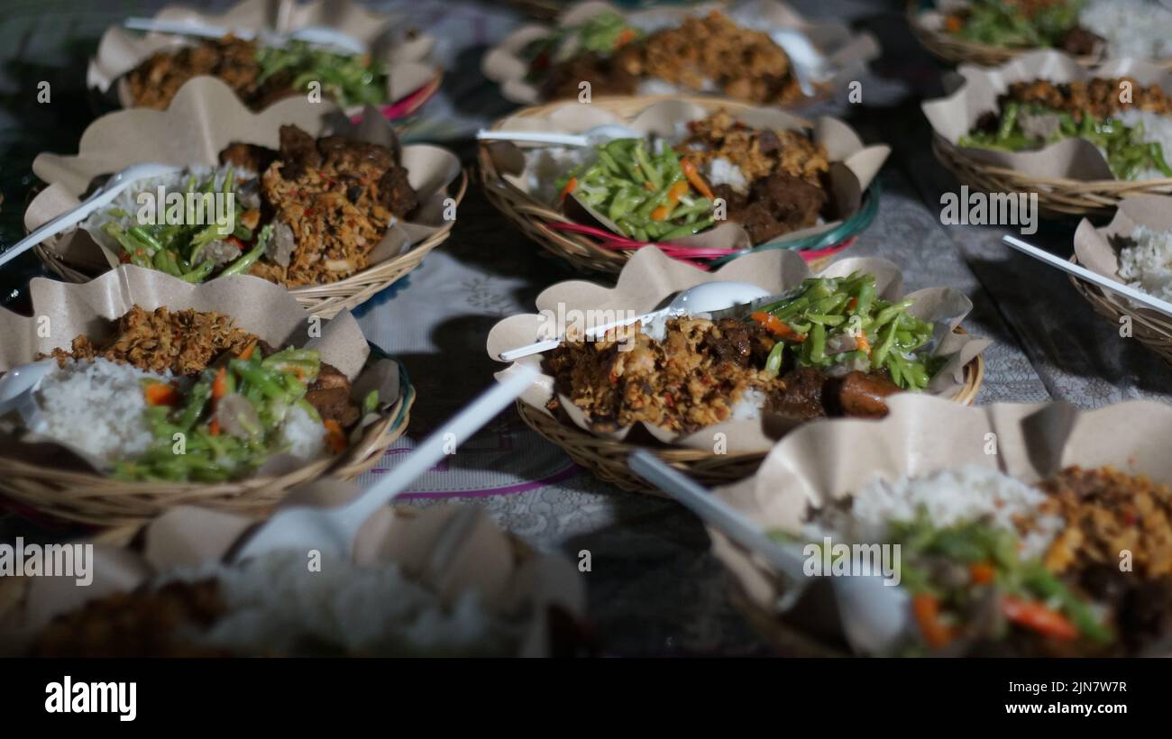A dining table full of plates with the same meal Stock Photo - Alamy