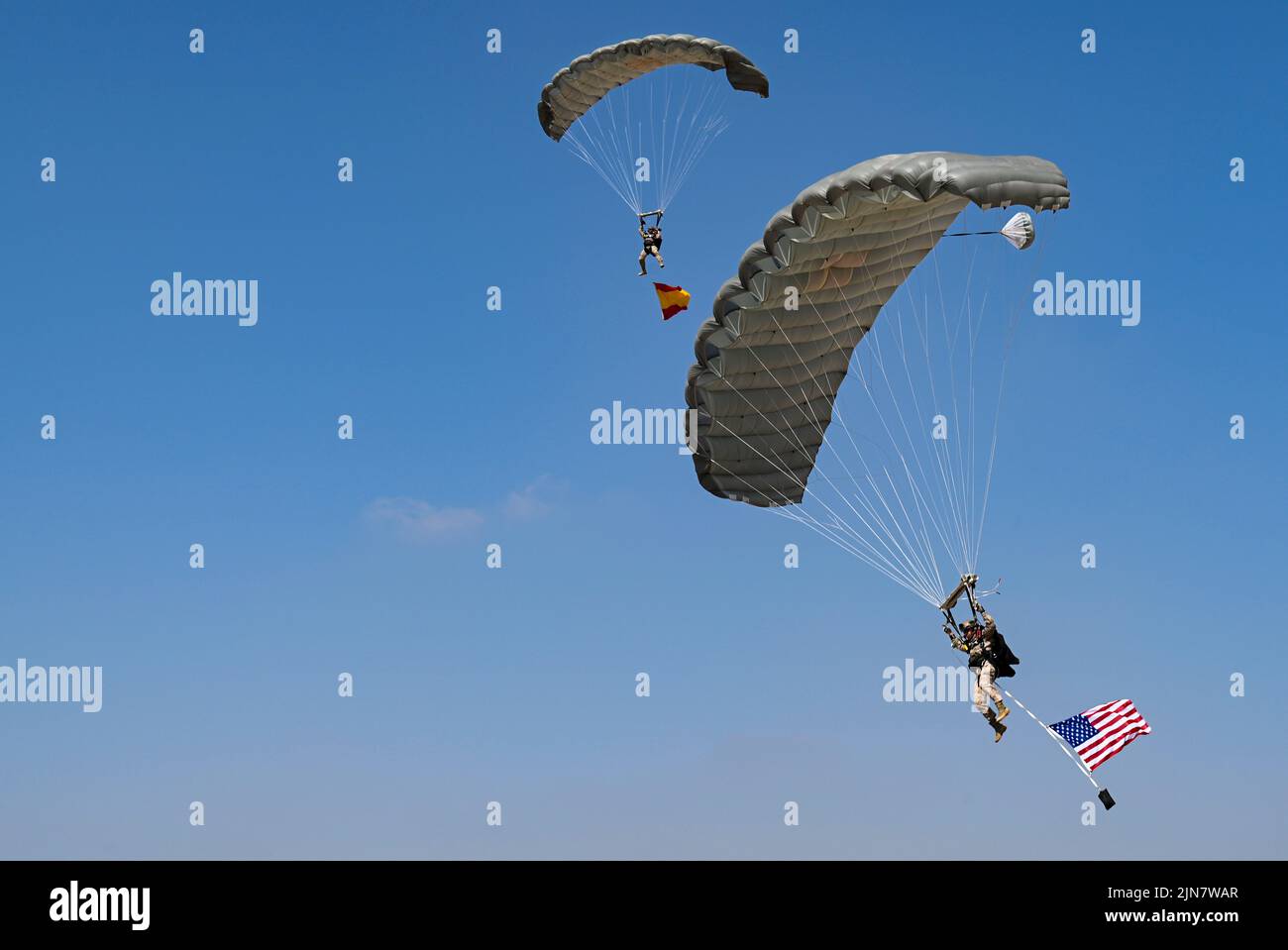 Paracaidistas paracaidistas hi-res stock photography and images - Alamy