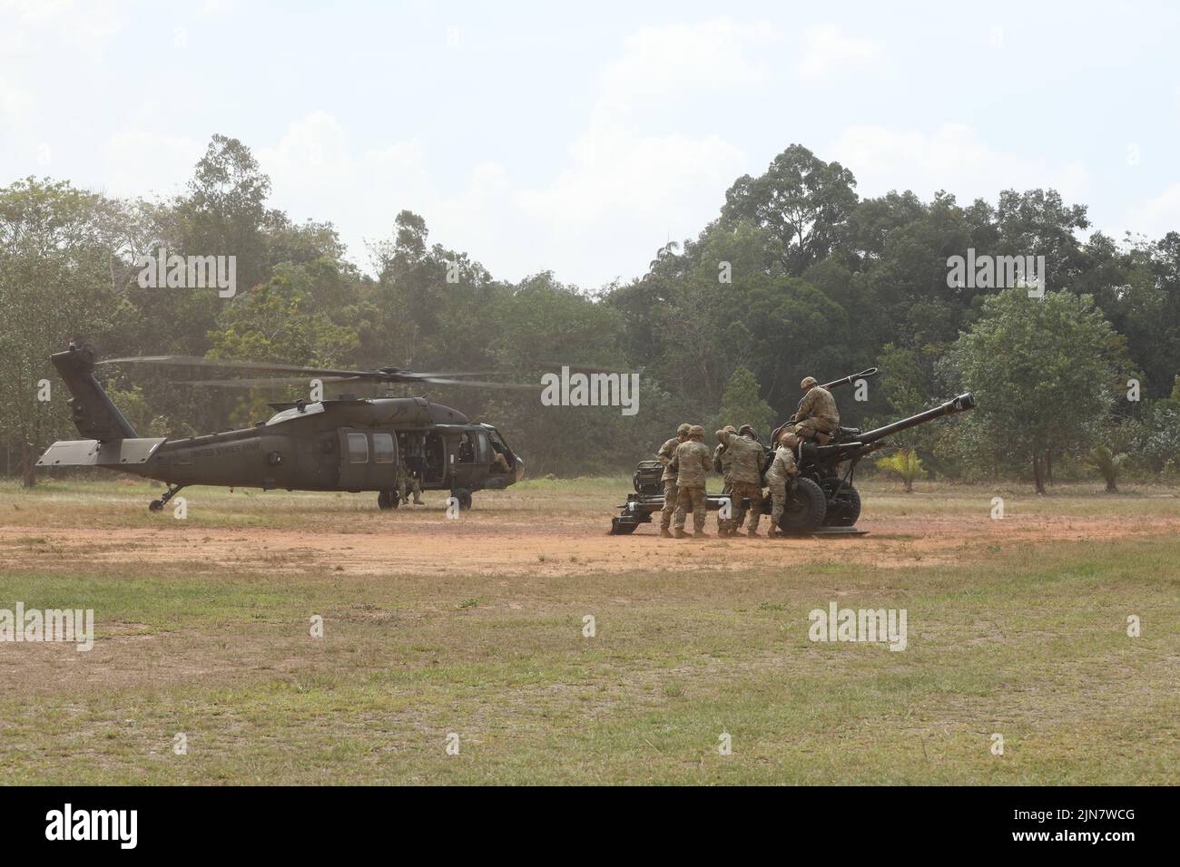 U.S. Army soldiers from 3rd Battalion, 7th Field Artillery Regiment ...