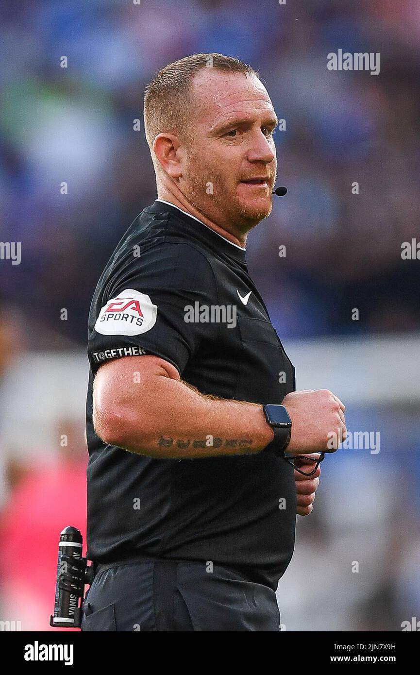 Lee swabey referee hi-res stock photography and images - Alamy