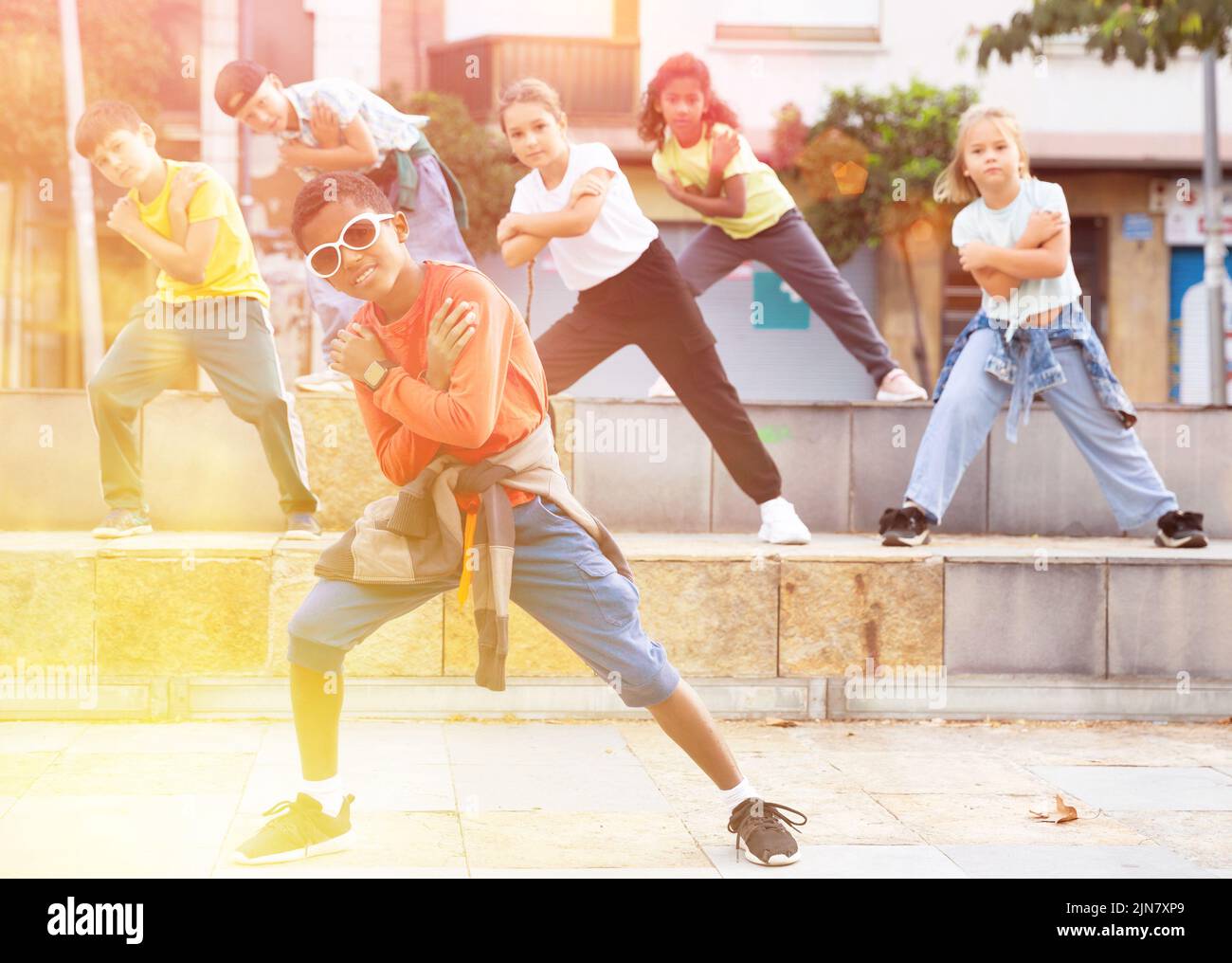 Modern tweenagers performing street dance choreography Stock Photo - Alamy