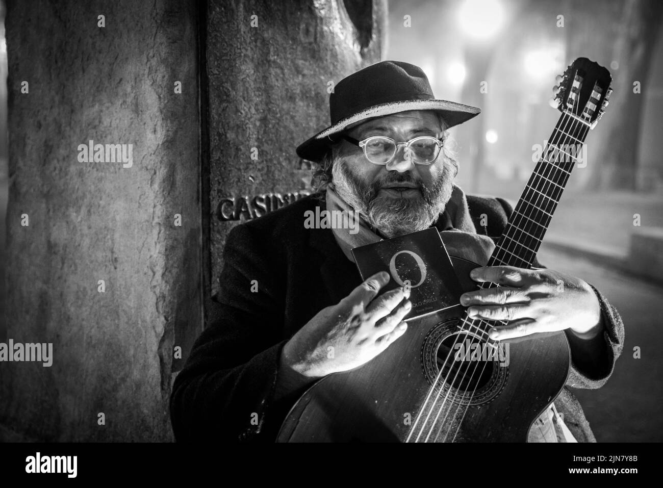 Guitar man Black and White Stock Photos & Images - Alamy