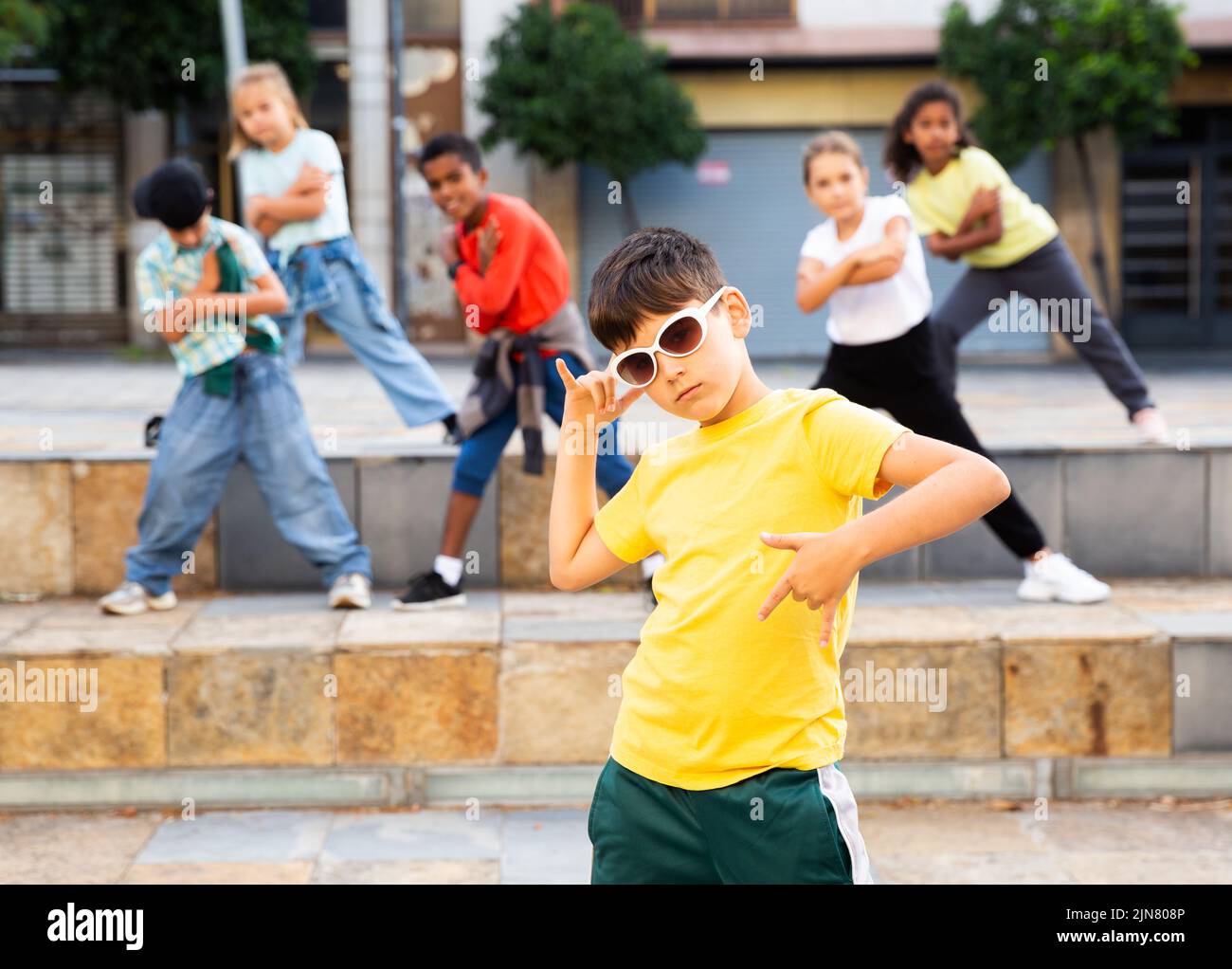 Hip hop dancer popping hi-res stock photography and images - Alamy