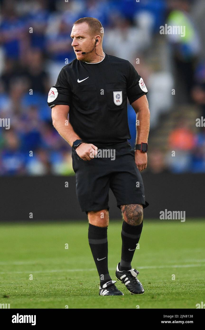 Lee swabey referee hi-res stock photography and images - Alamy