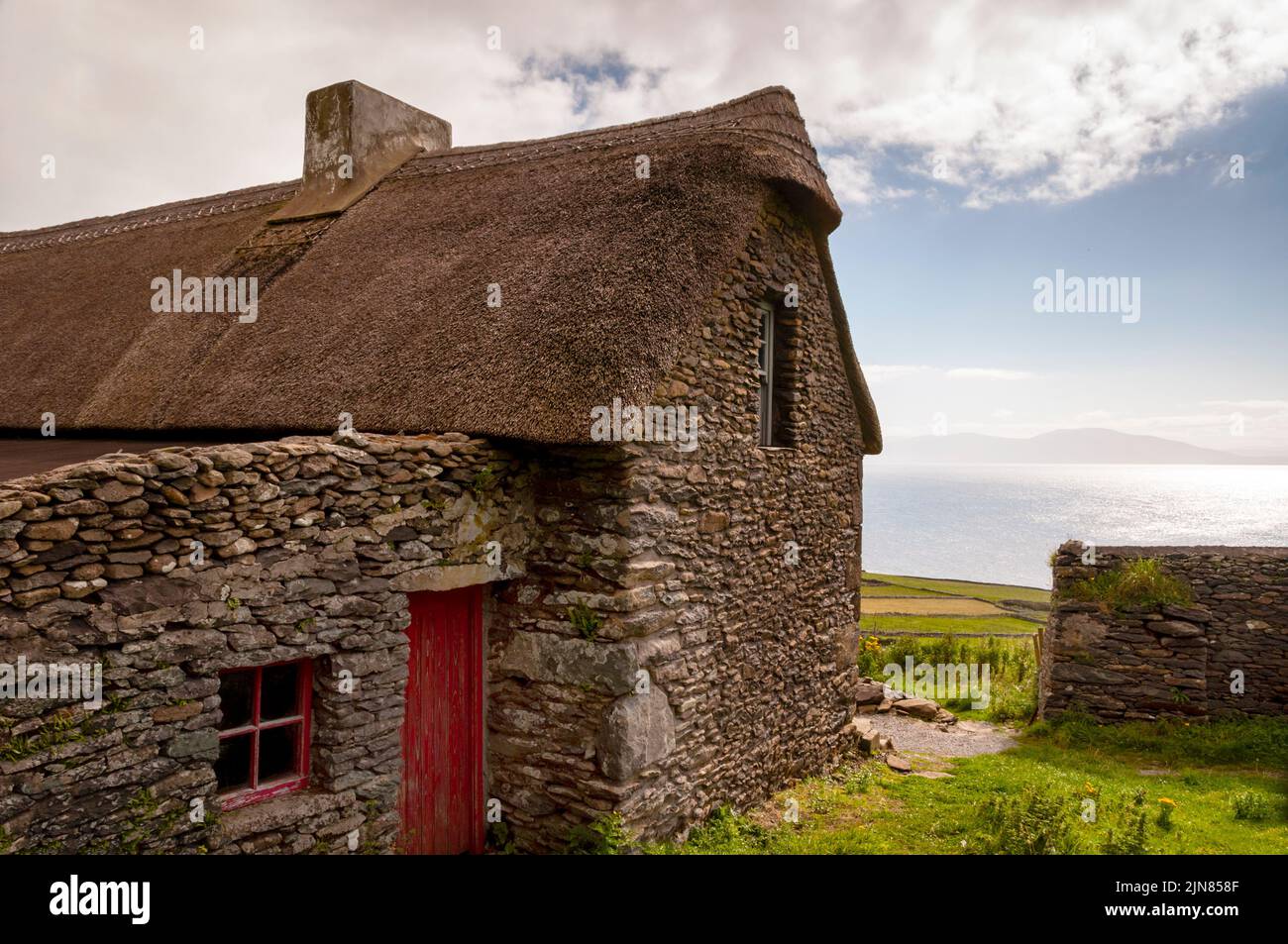 Irish potato famine cottage hi-res stock photography and images - Alamy