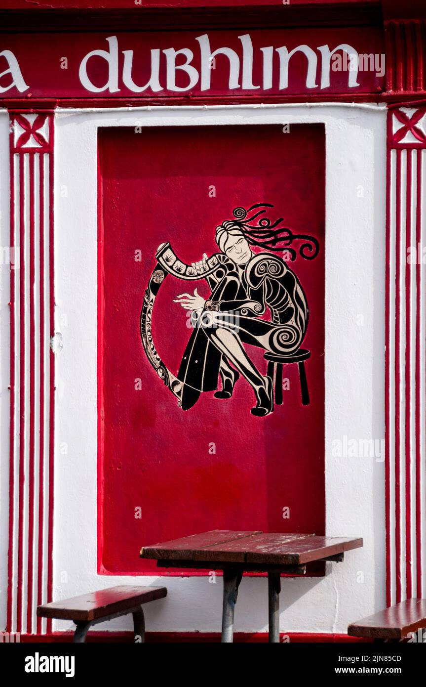 Pub in Doolin on Ireland's west coast is the traditional music capital ...