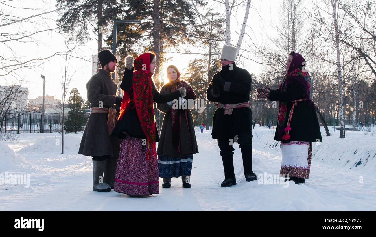 Russian folk - people in felt boots dancing outdoors at winter Stock ...