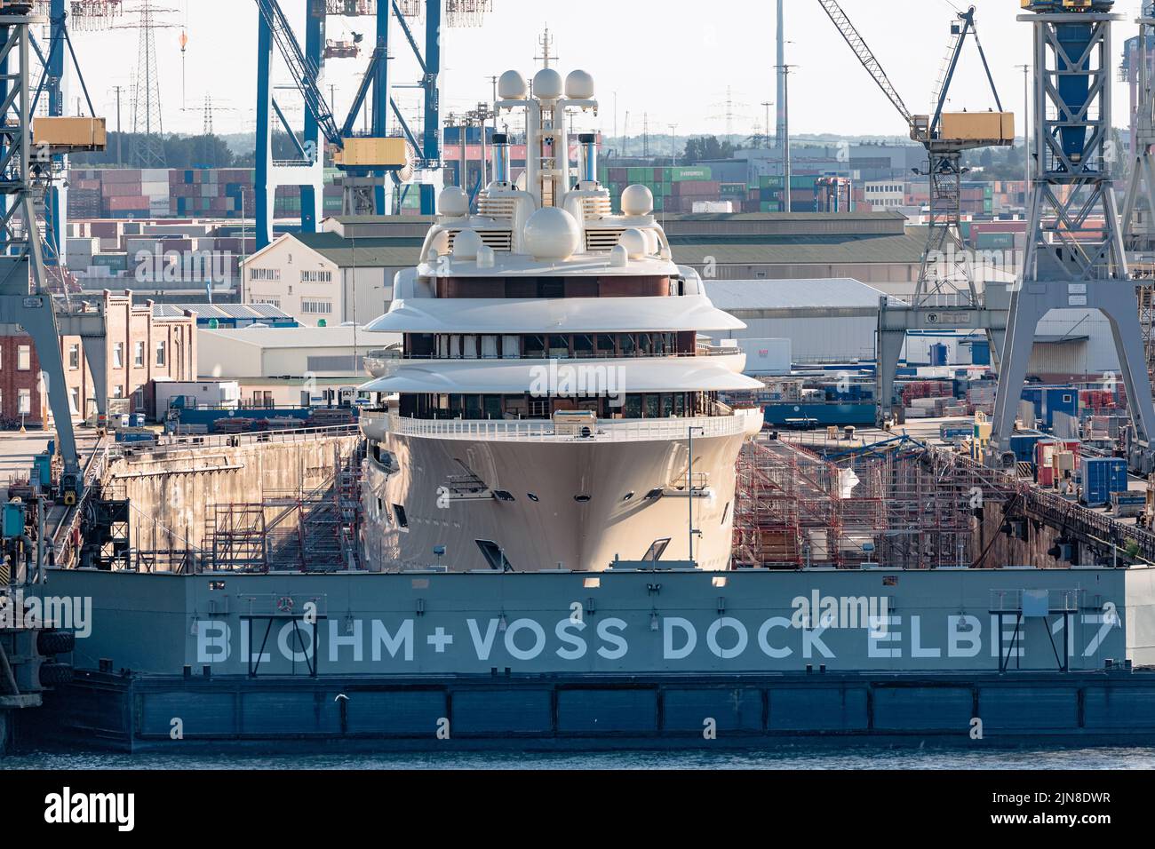 Hamburg, Germany. 09th Aug, 2022. The mega-yacht "Dilbar" lies in the ...
