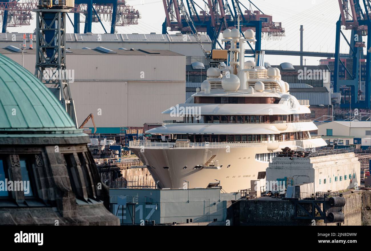 Hamburg, Germany. 09th Aug, 2022. The mega-yacht "Dilbar" lies in the ...