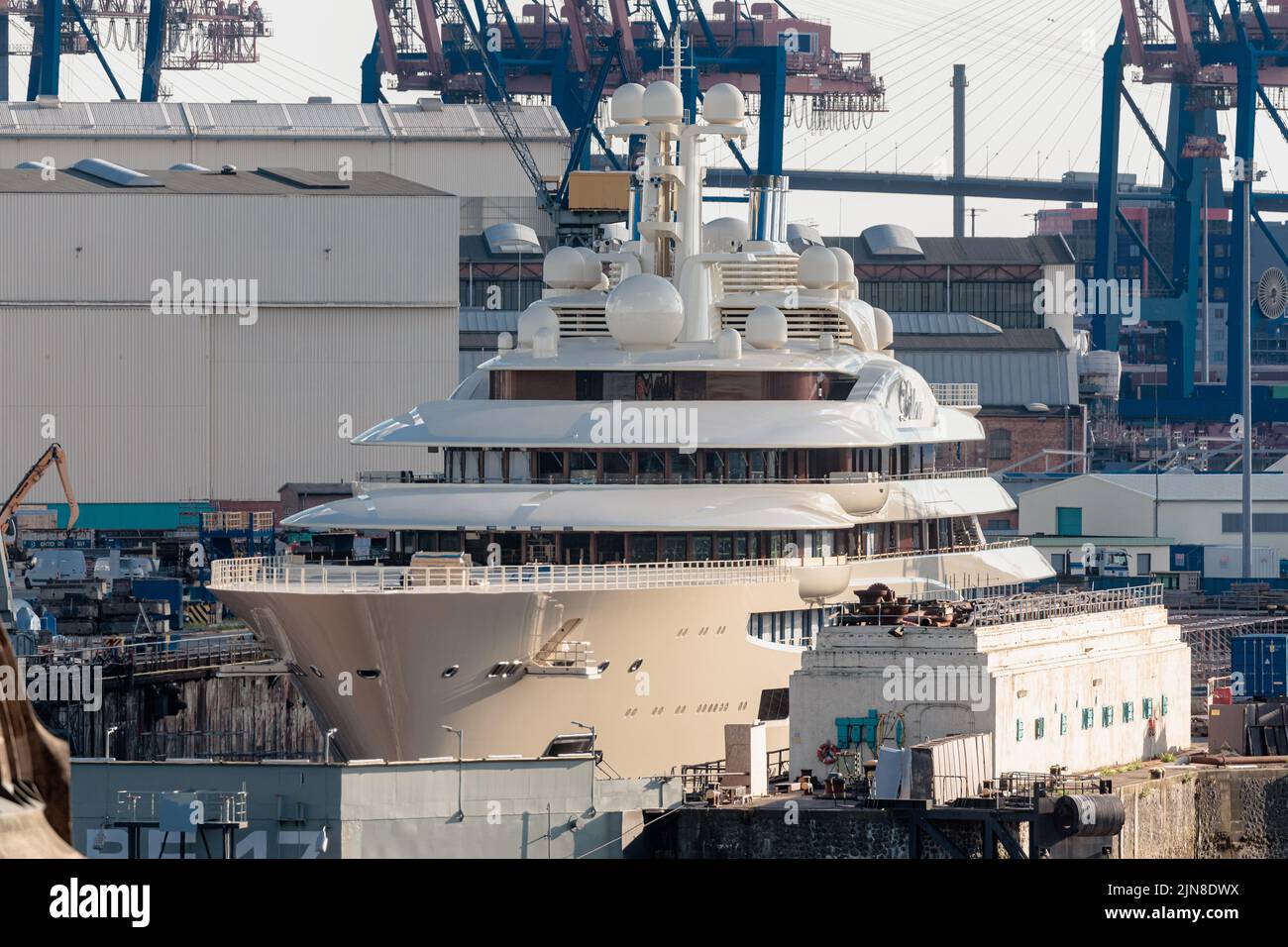 Hamburg, Germany. 09th Aug, 2022. The mega-yacht "Dilbar" lies in the ...