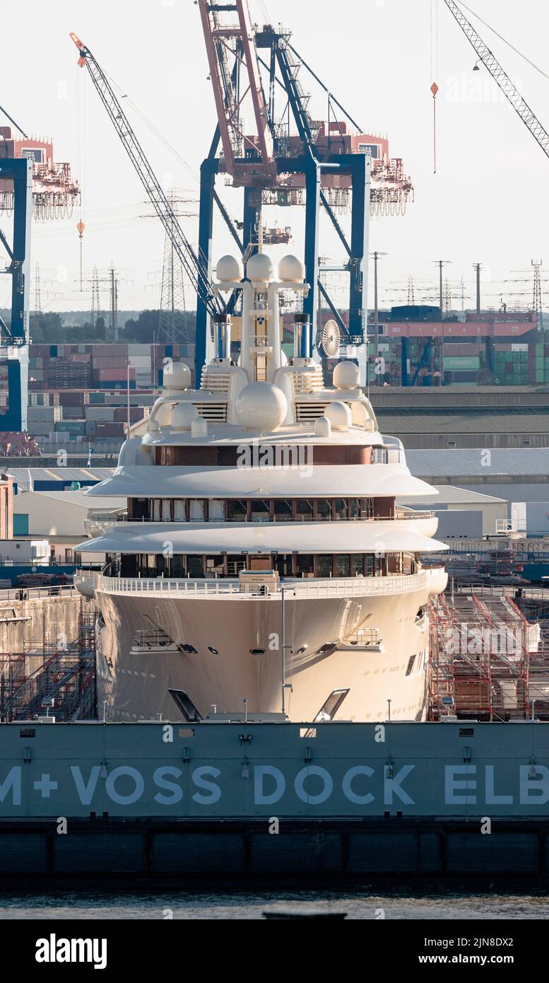 Hamburg, Germany. 09th Aug, 2022. The mega-yacht "Dilbar" lies in the ...