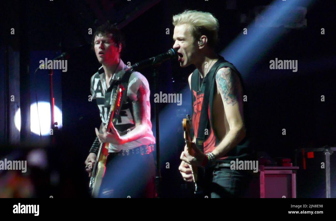 Sum 41 concert 2022 hi-res stock photography and images - Alamy