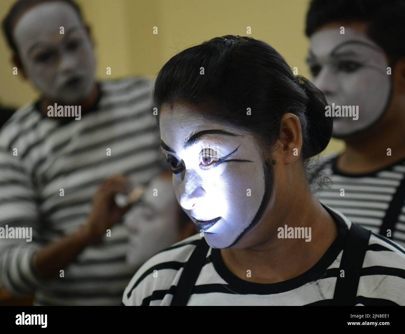 Mime performance hi-res stock photography and images - Alamy