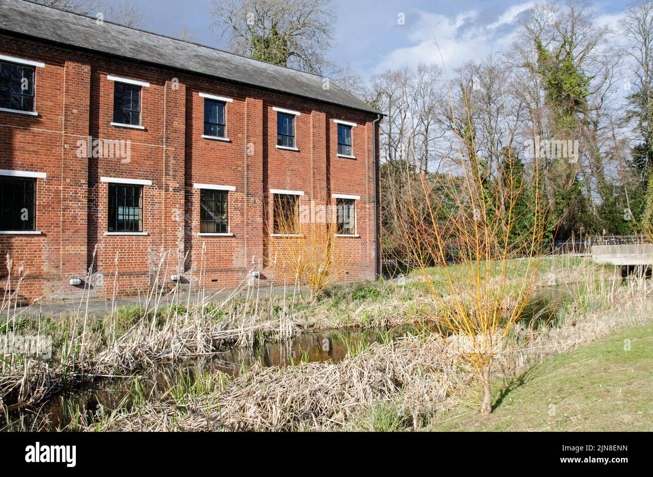 Bombay sapphire distillery hi-res stock photography and images - Alamy