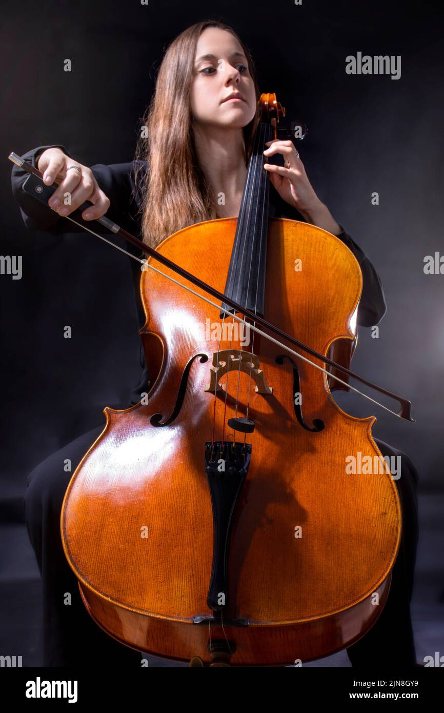 Black girl with cello hi-res stock photography and images - Alamy