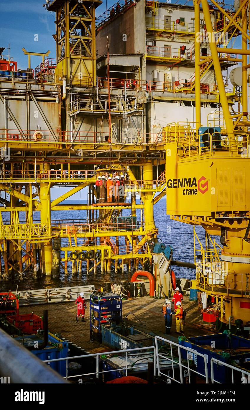 Oil platform high seas hi-res stock photography and images - Alamy