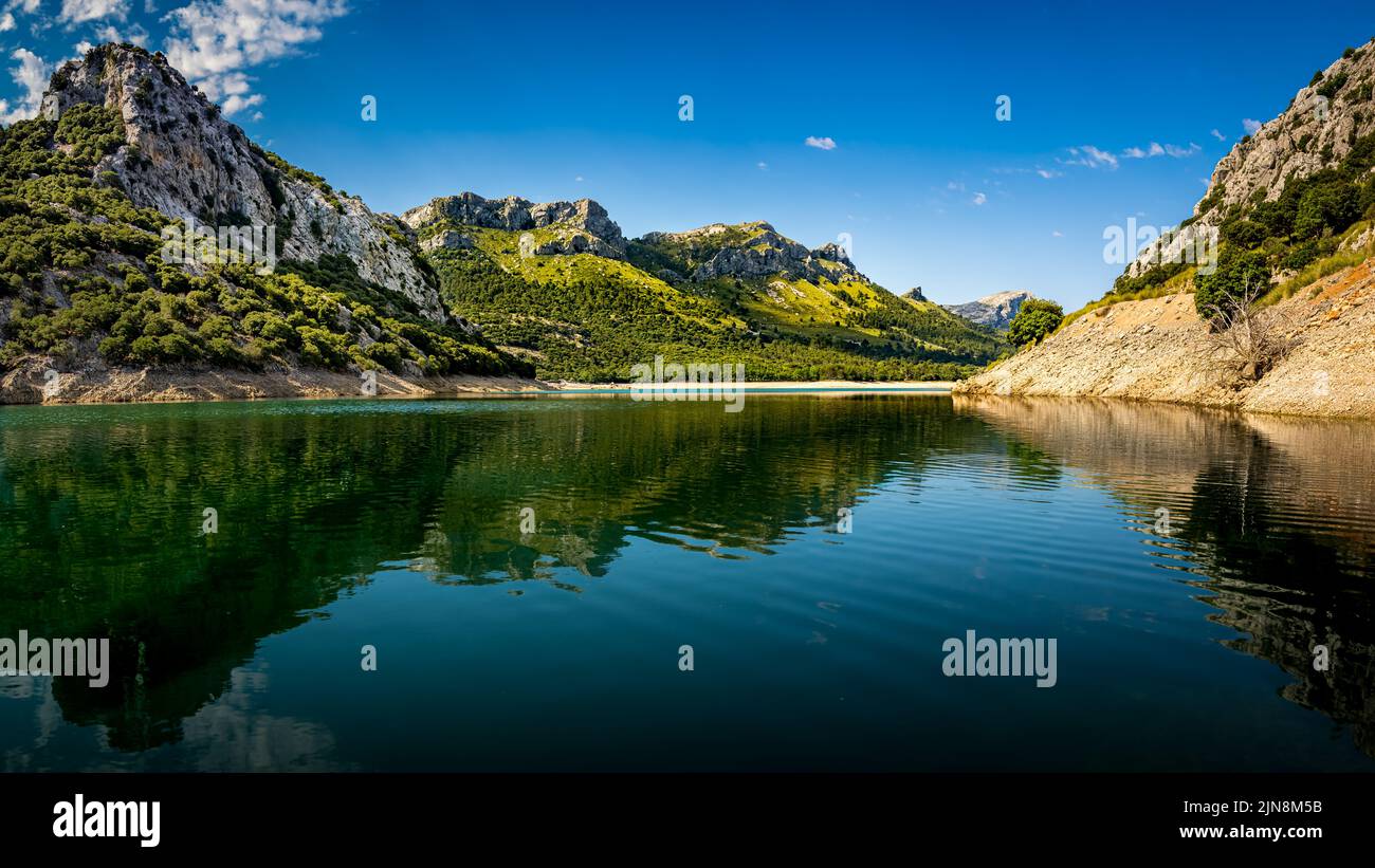 Embassament del gorg blau hi-res stock photography and images - Alamy