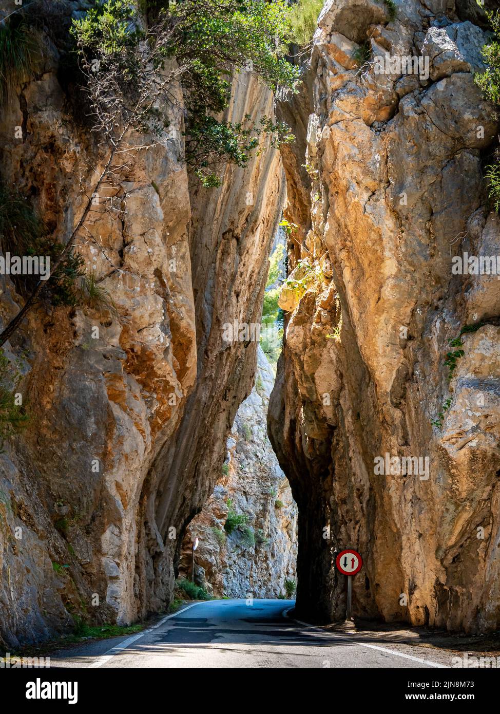A narrow bottleneck in a dangerous curve of the Serra de Tramuntana ...