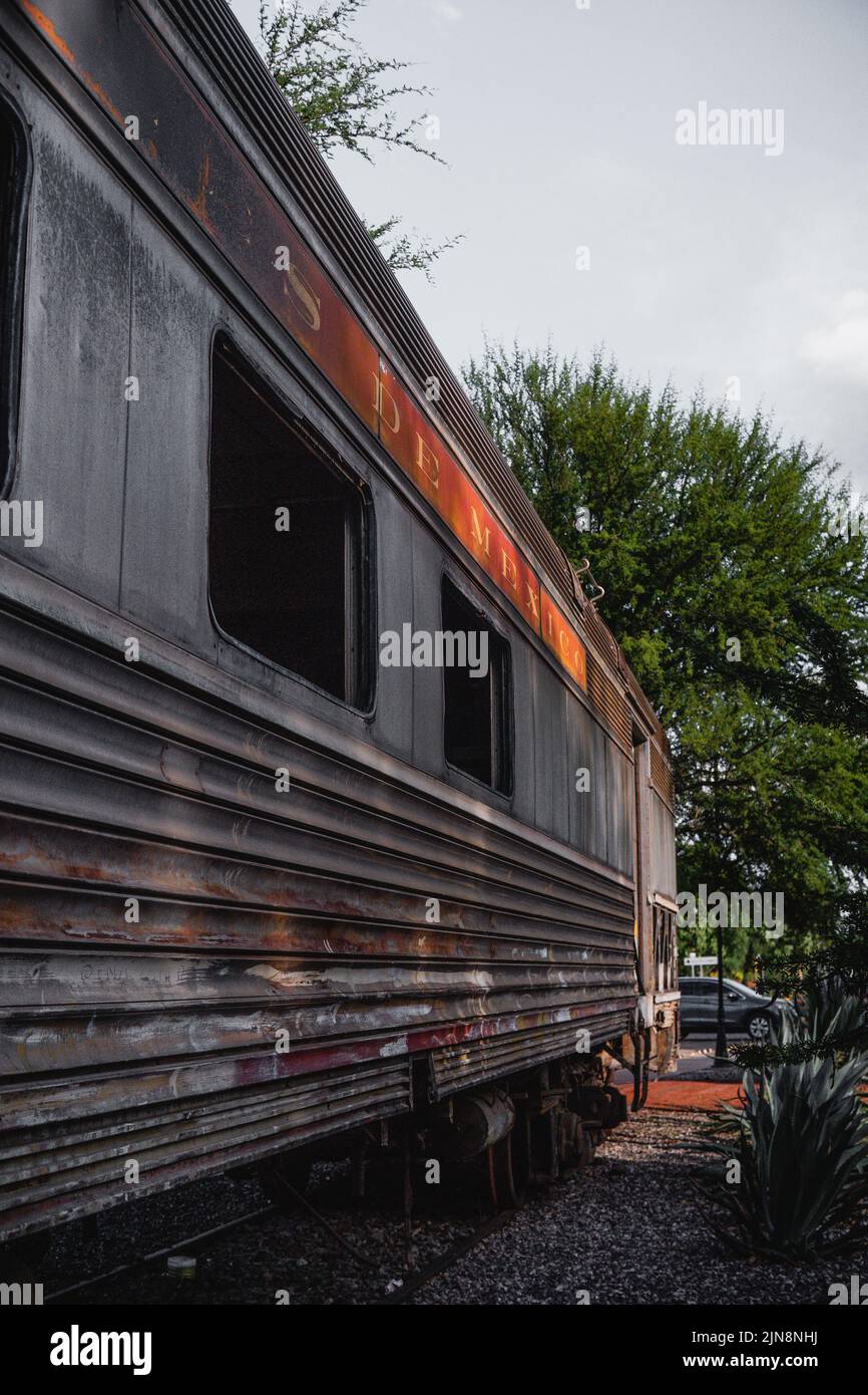 Abandoned boxcar hi-res stock photography and images - Alamy