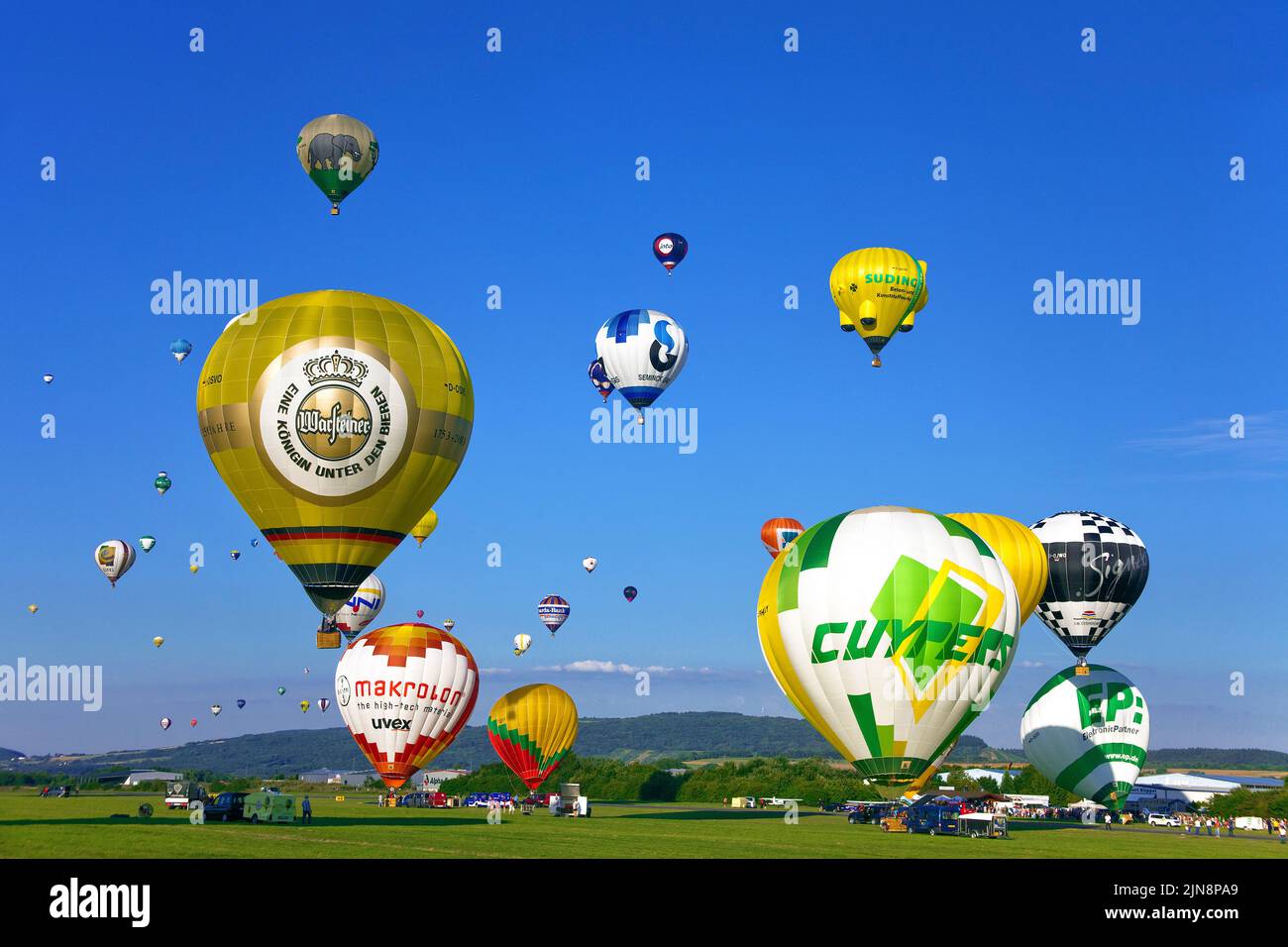 Preparation and start of Hot-air balloons, Mosel-Ballon-Fiesta at the ...