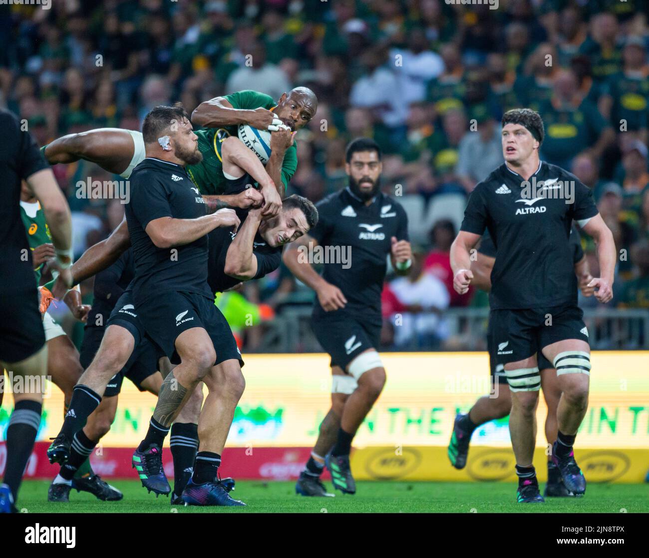 Makazole Mapimpi after catching an up and under landing on an All Black ...