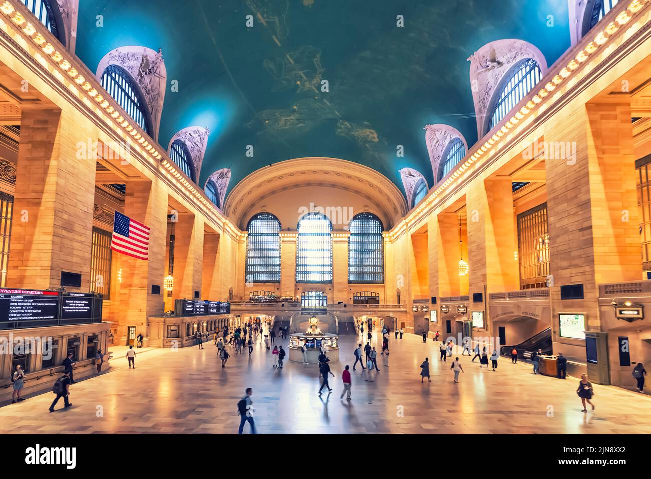 New york grand central station interior hi-res stock photography and ...