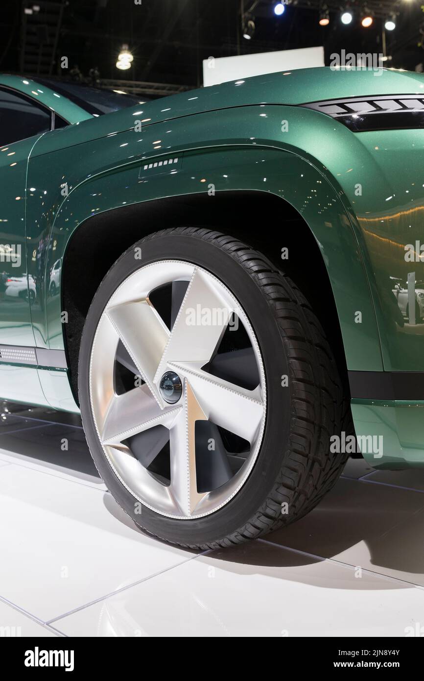 Five spoke wheels hi-res stock photography and images - Alamy