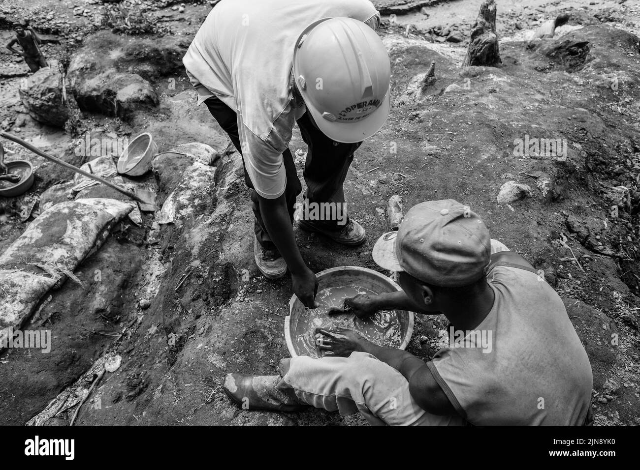 Congo mining, Miners at work in Democratic Republic of Congo, Mining in ...