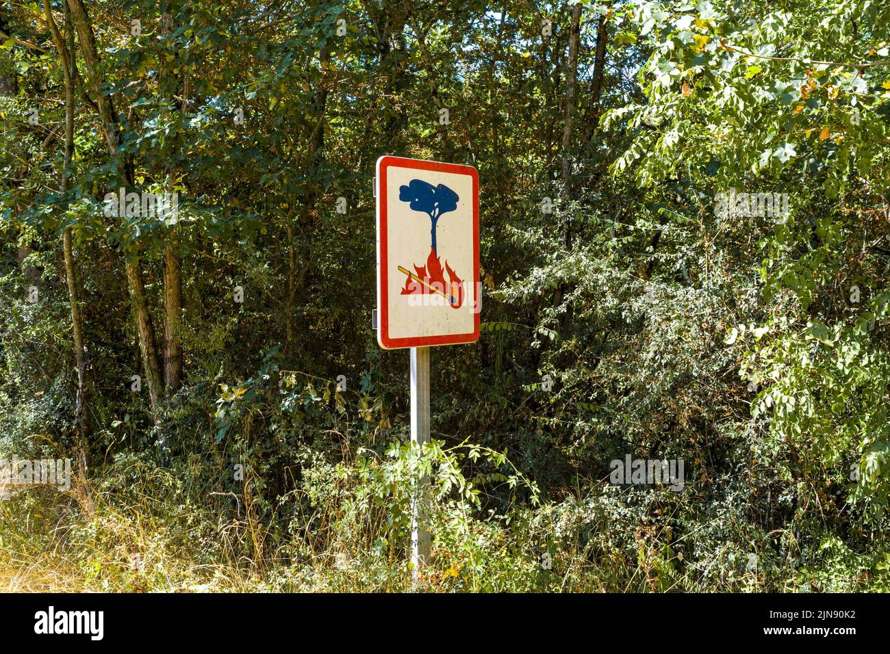 Road panel C3 Attention au feu, danger sign announcing an area subject ...