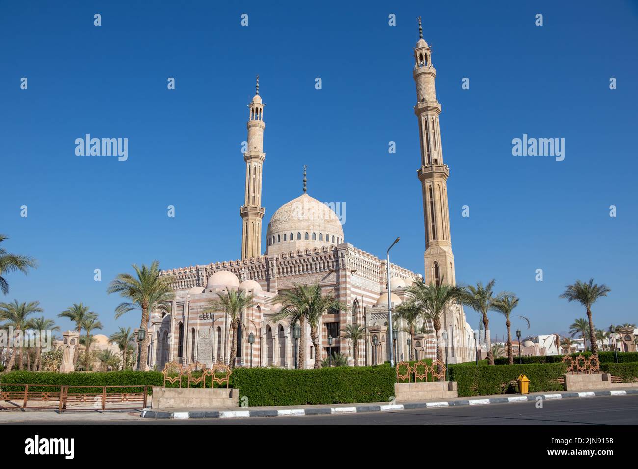 The Great Mosque of Mustafa is an Ottoman mosque with twin minarets in ...