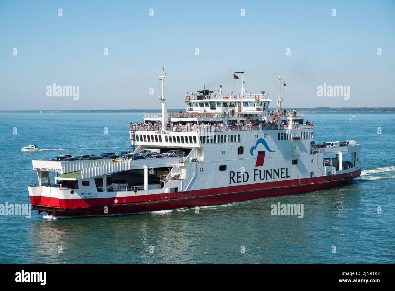 The Red Funnel vehicle ferry 'Red Osprey' makes its way into Cowes ...
