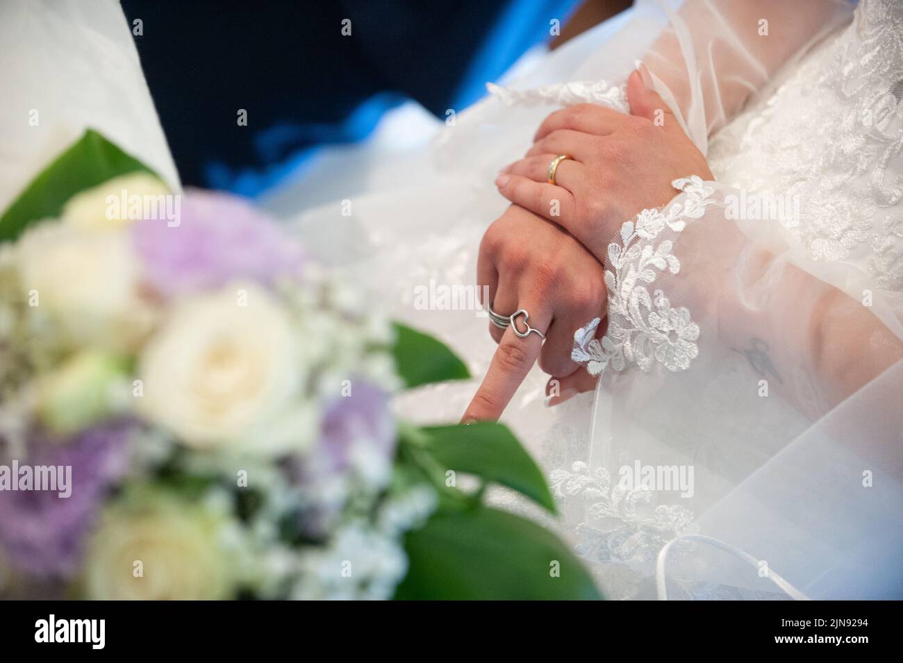 Middle finger girl hi-res stock photography and images - Alamy