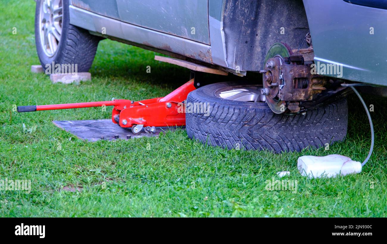 Car jack hi-res stock photography and images - Alamy
