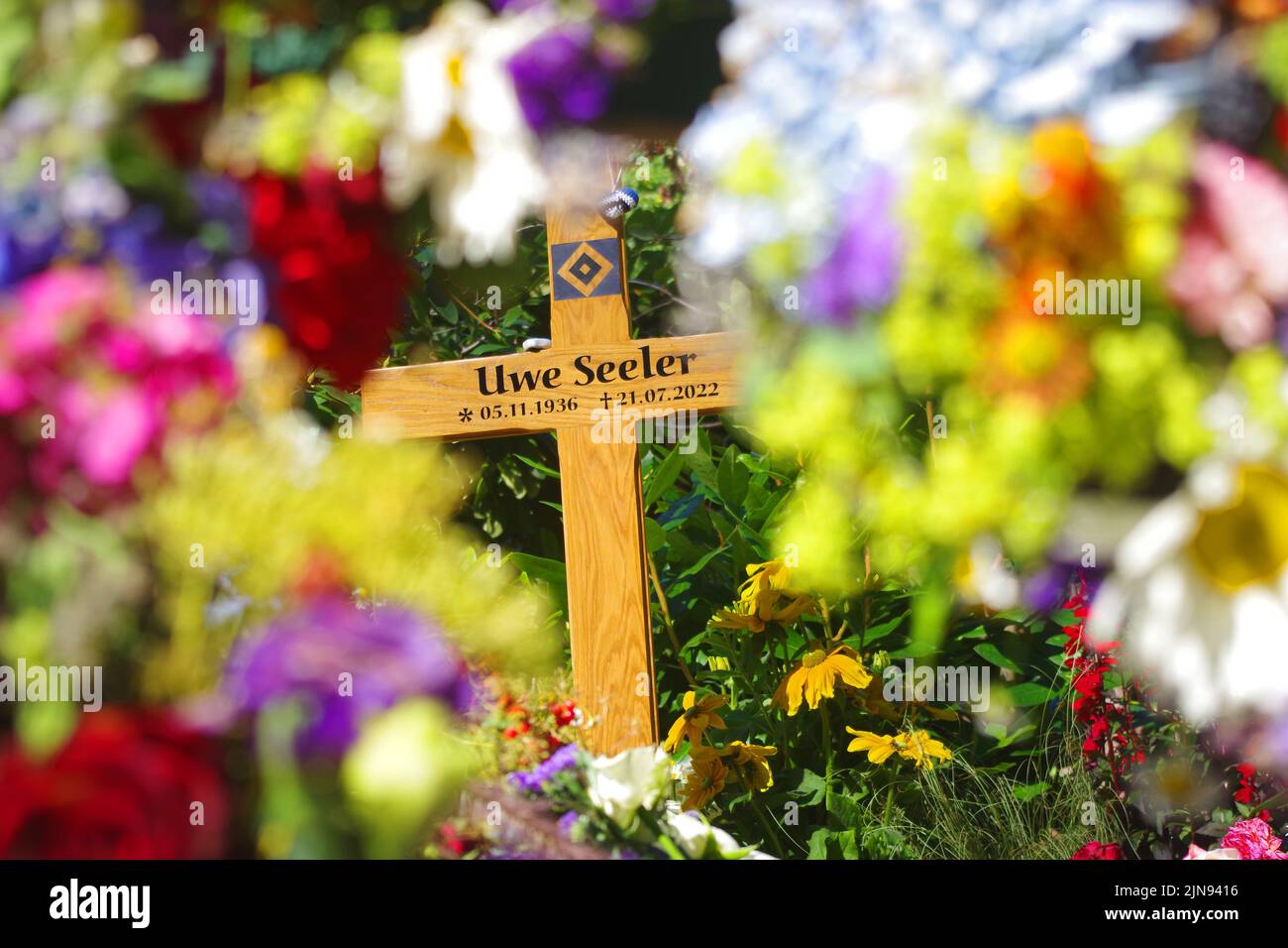 Ohlsdorfer Friedhof, Germany. 10th Aug, 2022. The grave of Uwe Seeler ...