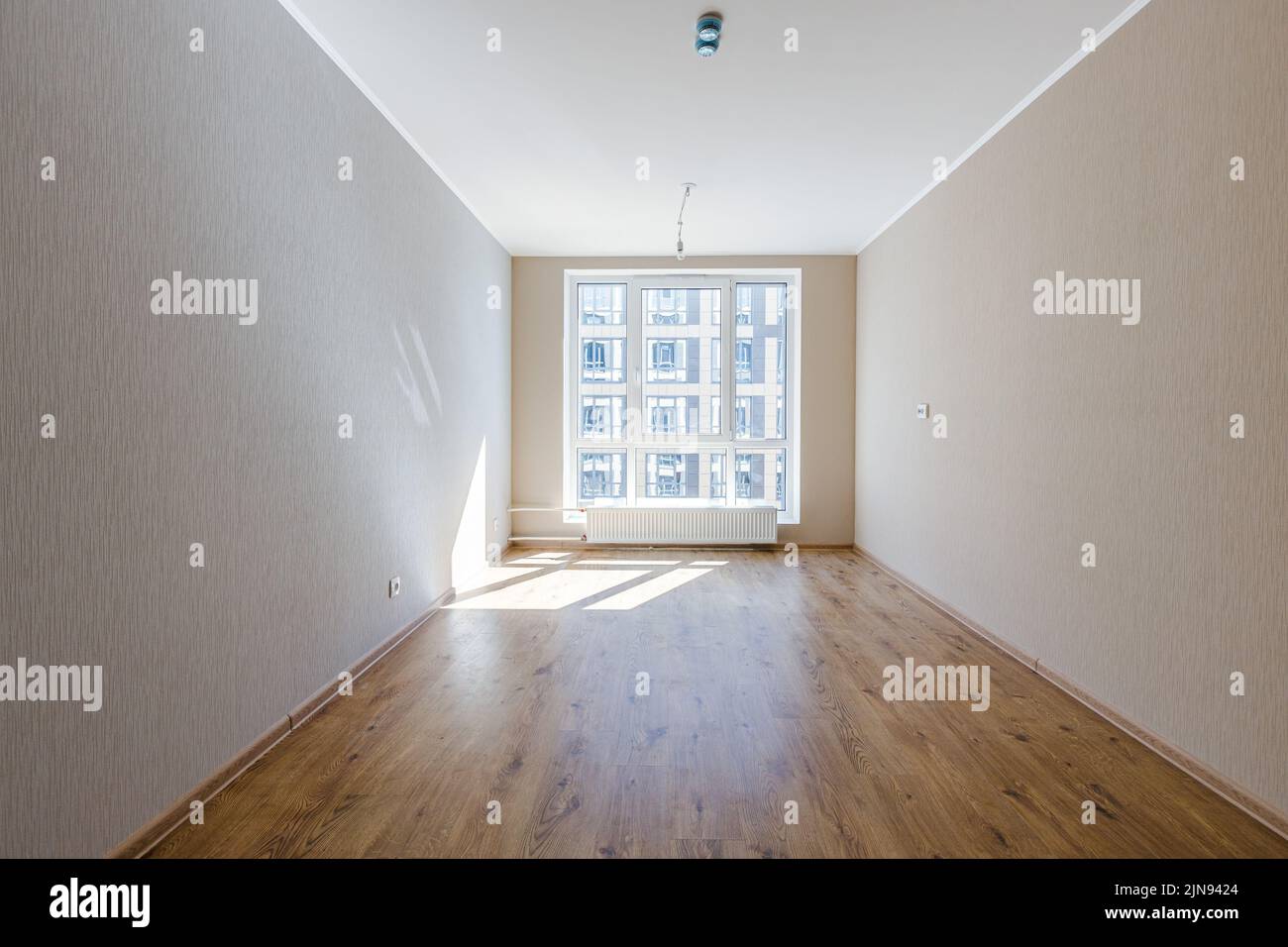 Empty room with finishing without furniture in a new house Stock Photo ...