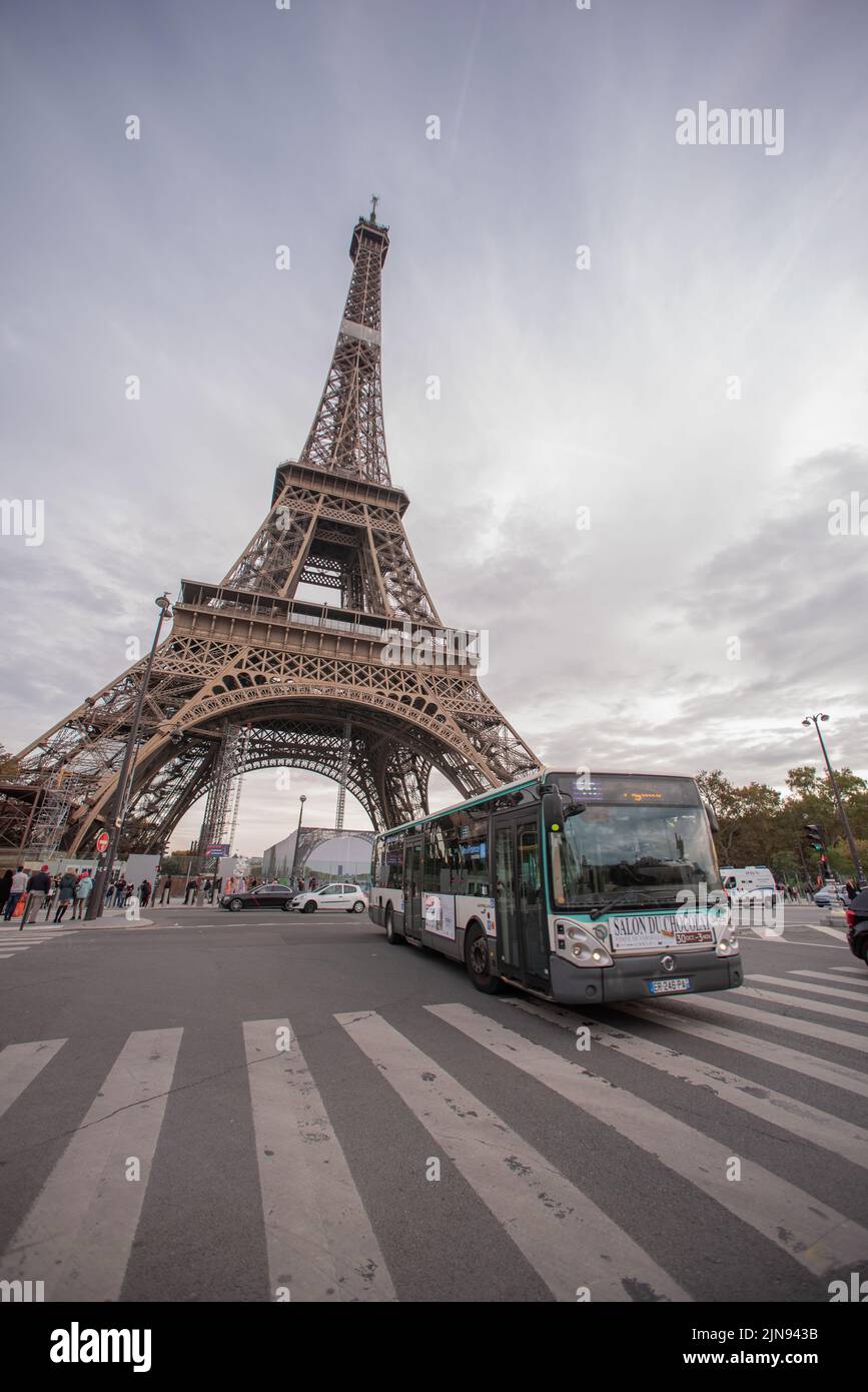 Paris france public bus hi-res stock photography and images - Alamy