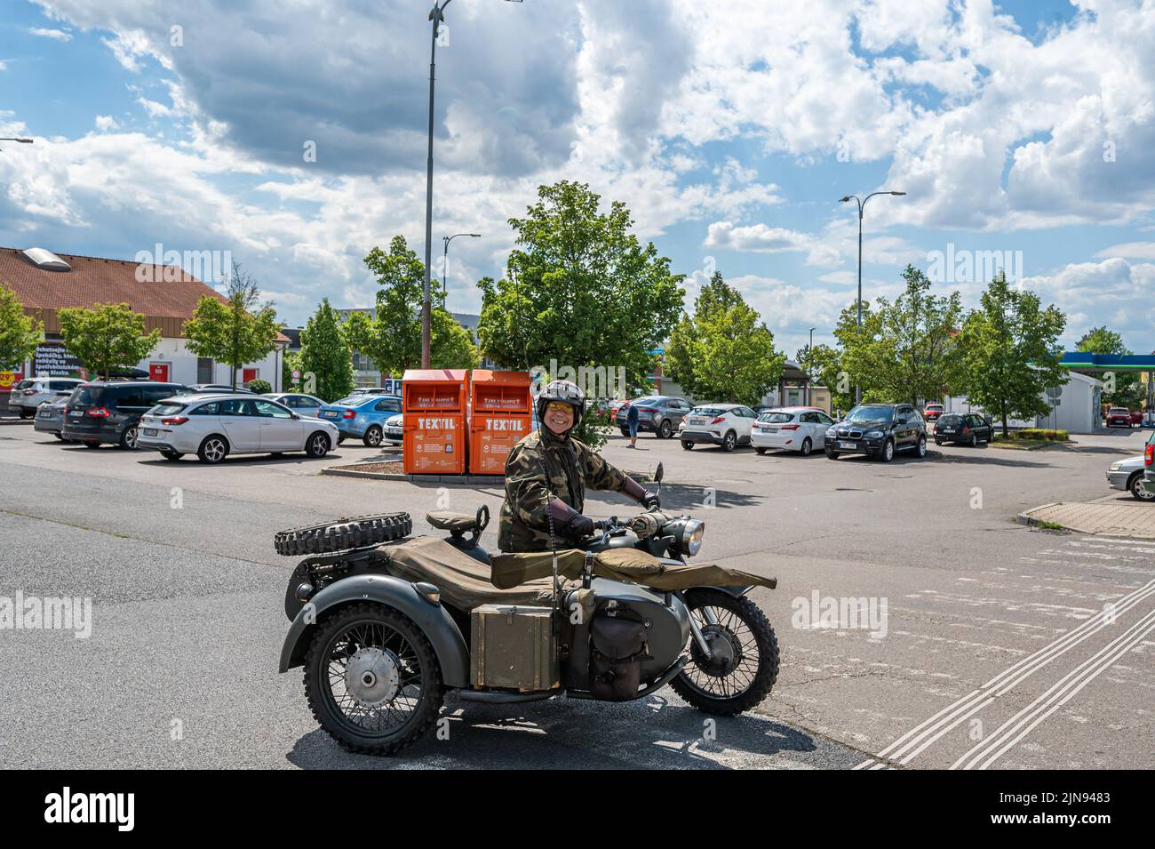 Secondant hi-res stock photography and images - Alamy